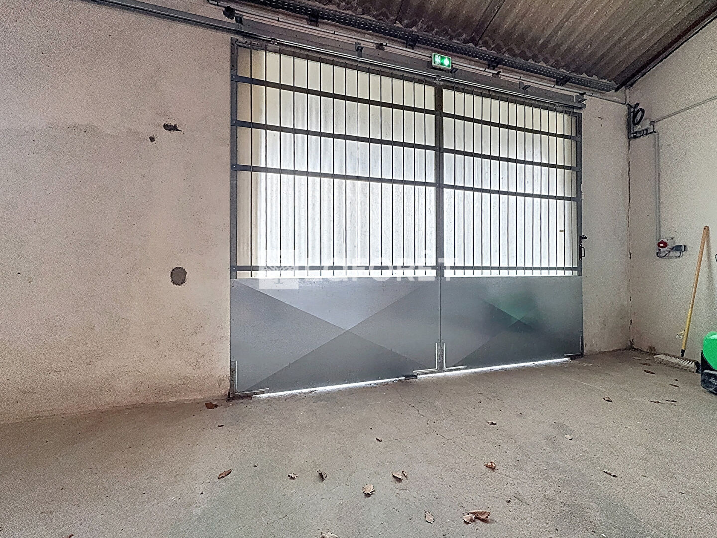Location local commercial Brain-sur-Allonnes - 1 pièce(s) - 200 m² ...